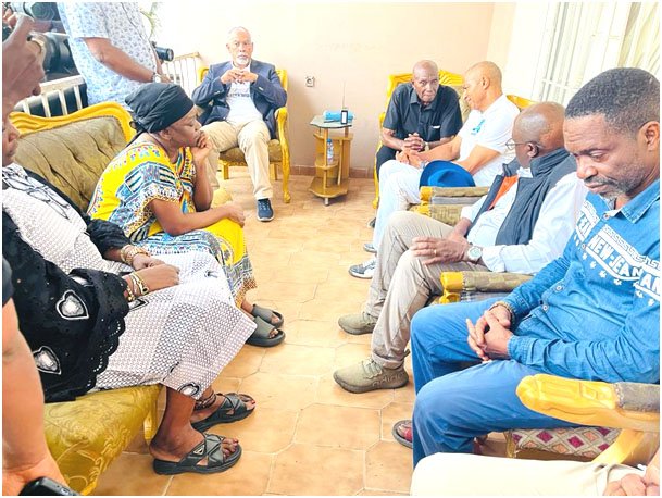 Aussitôt à Kinshasa, Moïse Katumbi visite la famille éplorée de ...
