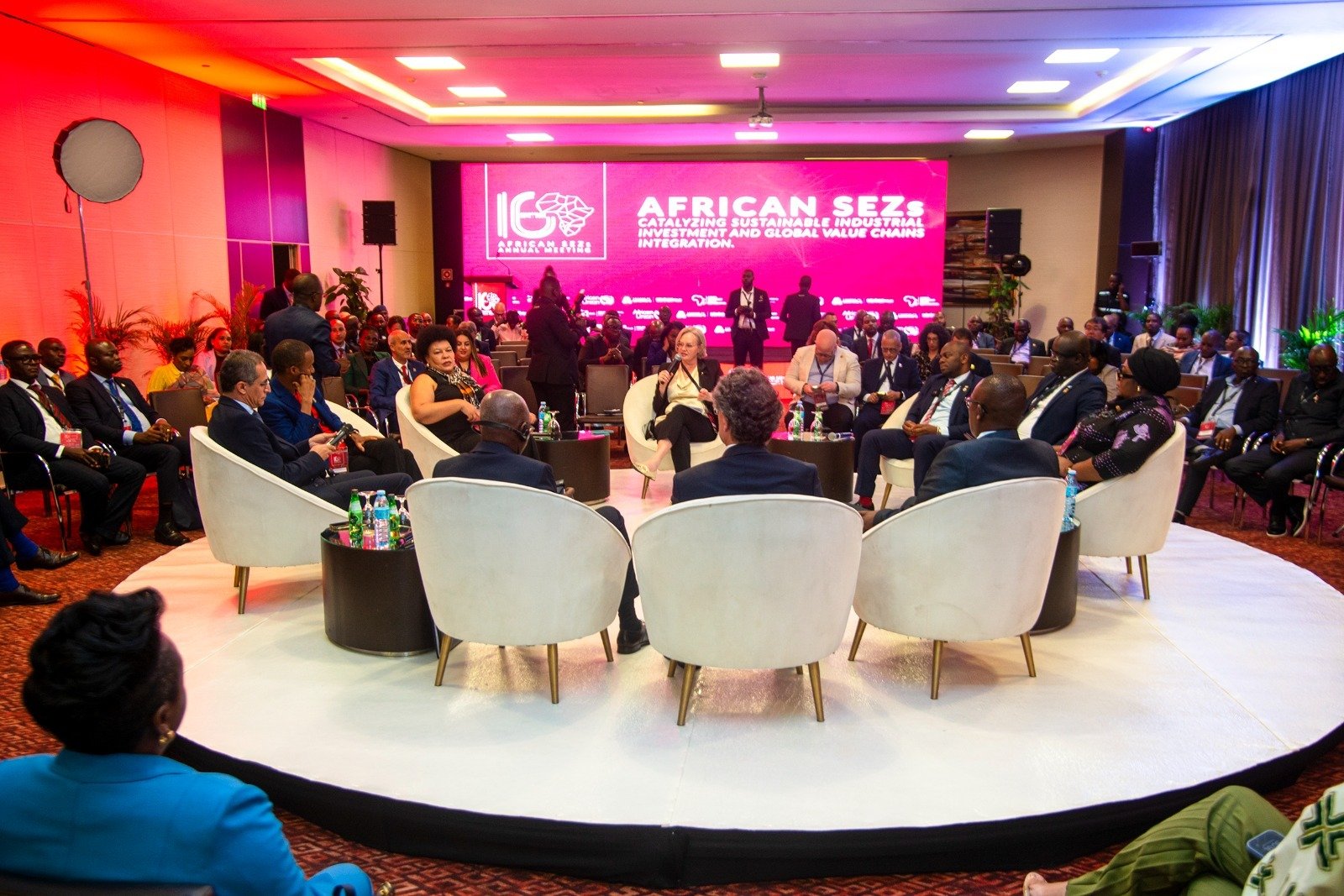 Après son offensive à Luanda, Auguy Bolanda positionne Kinshasa comme ...